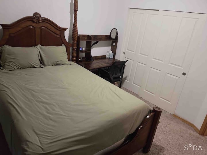 Lovely Queen Bed Room Near Light Rail Station - シアトル