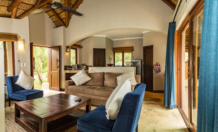 Raptors Lodge Deluxe Villa With Private Pool - Hoedspruit