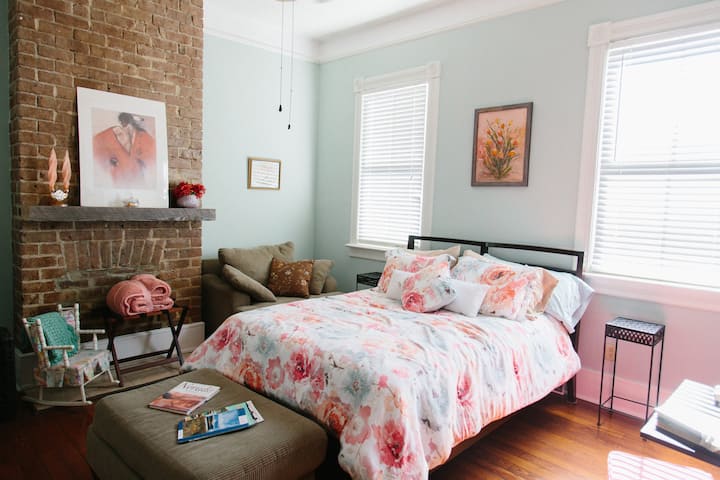 Cece's Cozy Bedroom With Private Bathroom - Savannah, GA