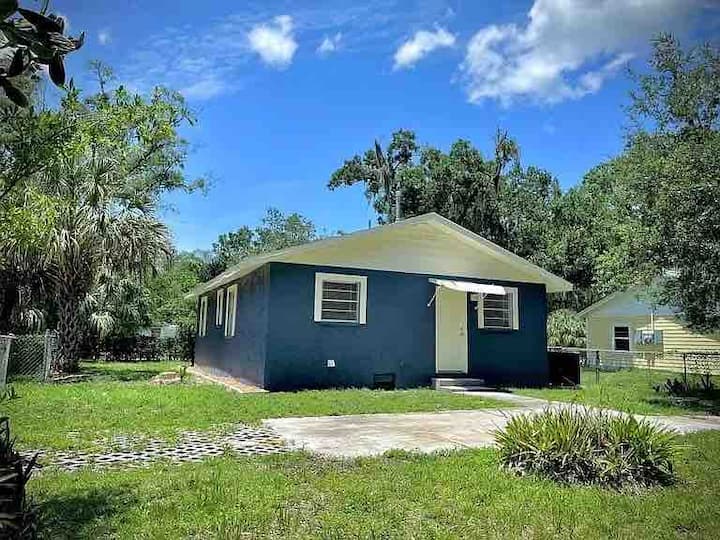 Eye Of Tampa's Bungalow - Tampa, FL