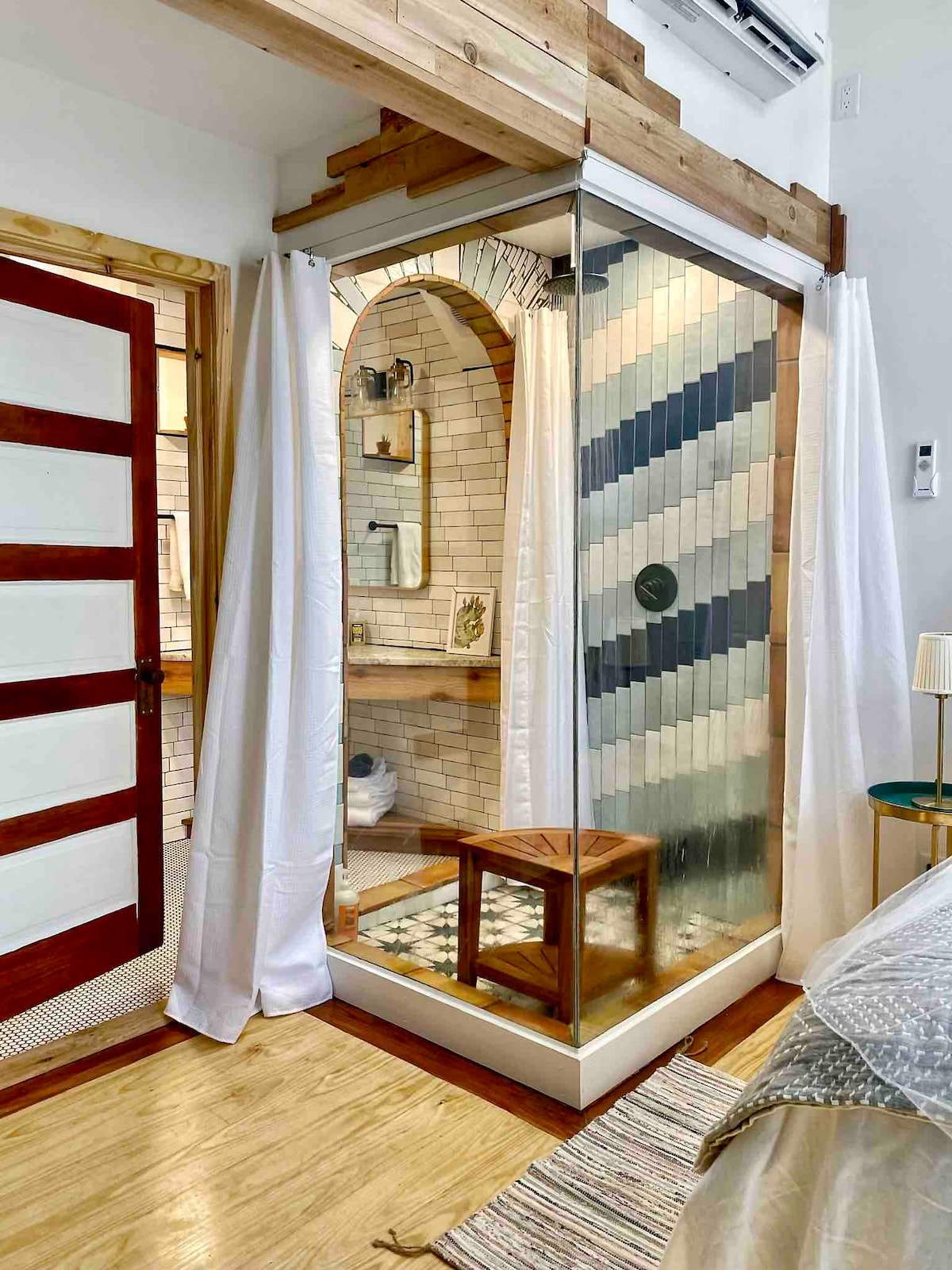 Acorn Treehouse at HoneyTree - Treehouses for Rent in Fredericksburg ...