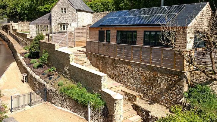 Stylish One Bedroom Studio With Woodburner - Tetbury
