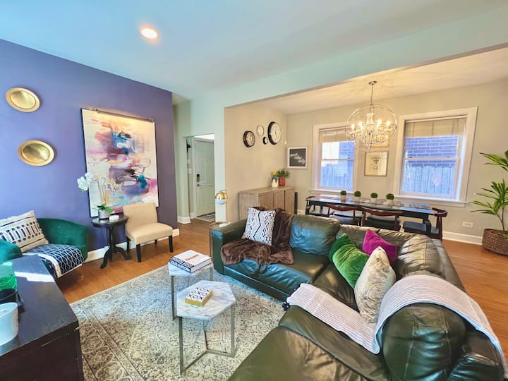 Int. Designer’s Lakeview Duplex W/private Backyard - Chicago