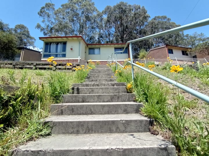 Holiday House! Nestled Between Mountain And Sea - Wollongong