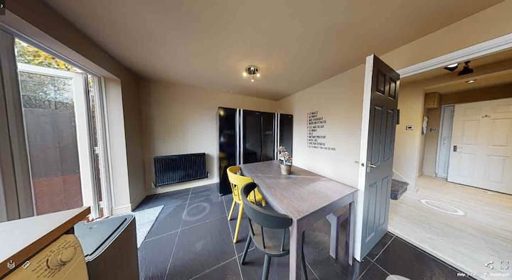 Sn3 Ensuite Room Professional House Share - Swindon