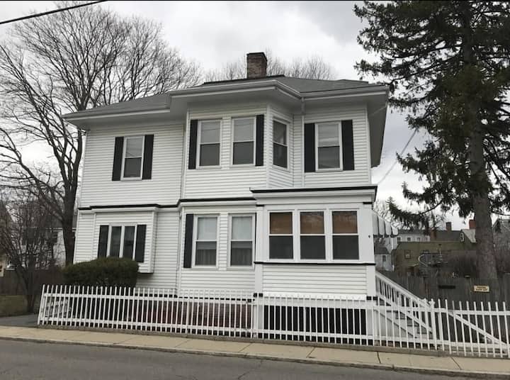 Salem Lemon Suite 2 Br Walk To Salem Common - Beverly, MA