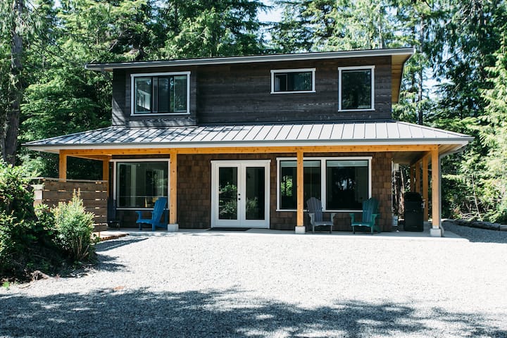 Sea Rogue Guest House * Private Hot Tub* - Tofino