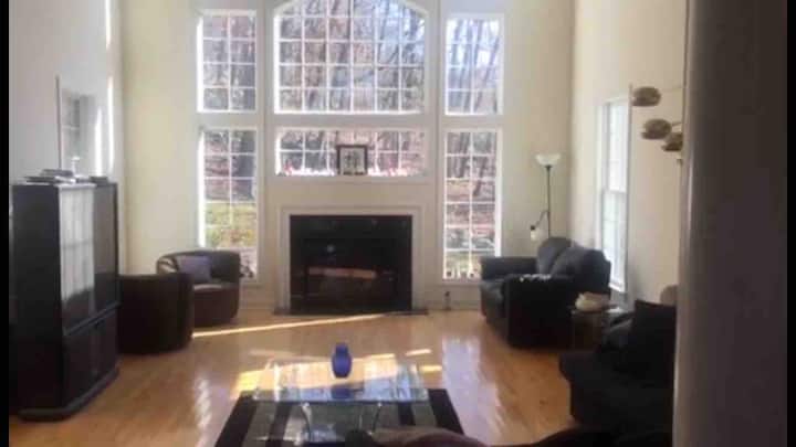 La Visions Villa - Luxe Spacious Retreat - Hamburg, NJ