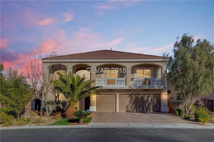 Gorgeous 5 Bedroom House - Las Vegas