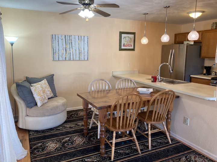 Lovely 1-bedroom Condo With A Pine-shaded Balcony - Broomfield, CO