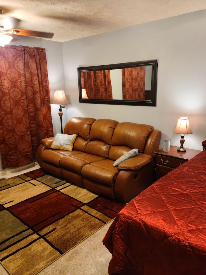 Spacious Master Bedroom Suite W/private Bath - Stafford, VA