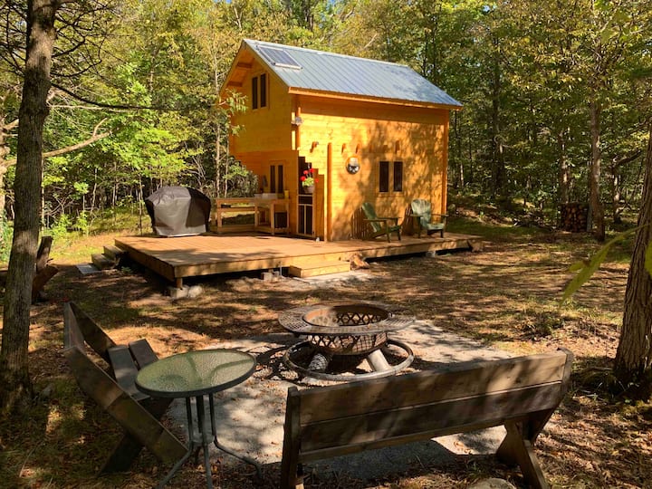 Hidden Valley Log Cabin - Napanee