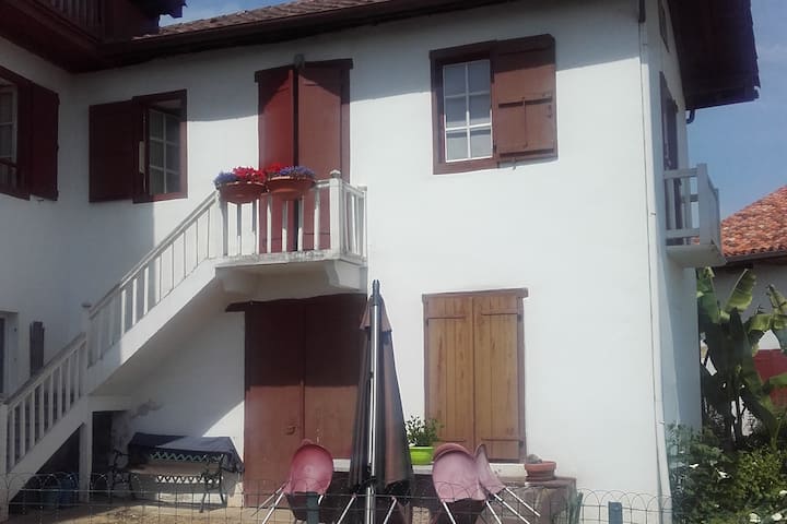 Appartement Dans Quartier Calme à Sare - Sare