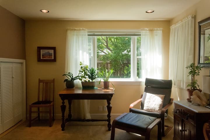 Comfy Studio, Private Entrance, Bath, Kitchenette - San Rafael, CA