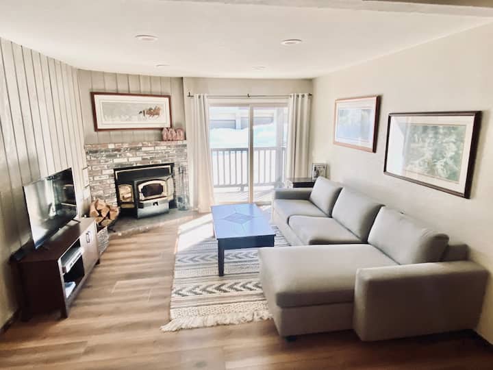 Cozy Renovated Condo, Walking To Canyon Lodge - Mammoth Mountain, CA