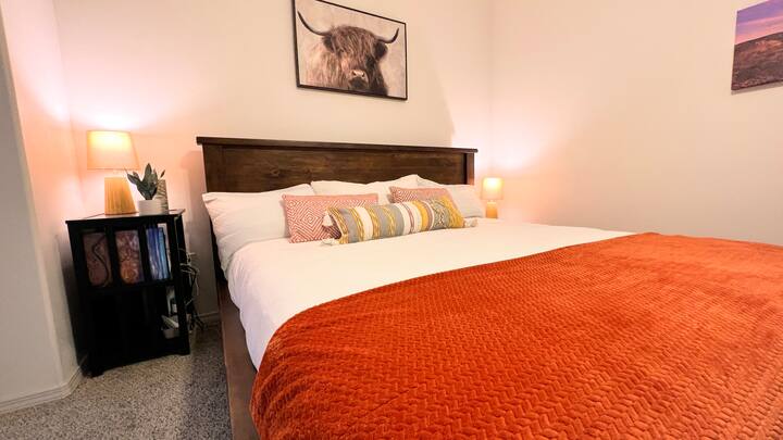 Clean, Peaceful And Private Room&bath W/ Large Bed - Albuquerque