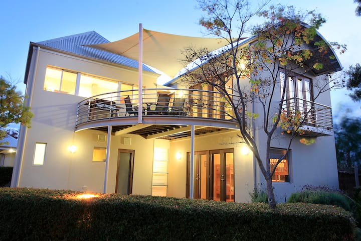 Waterfront Dunsborough House 3 - Dunsborough