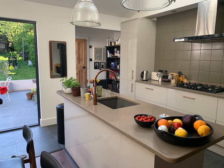 Beautiful Family House, Huge Garden - Harrow