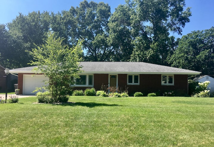 Spacious Ranch In A Quiet Neighborhood Near N.d. - Mishawaka, IN