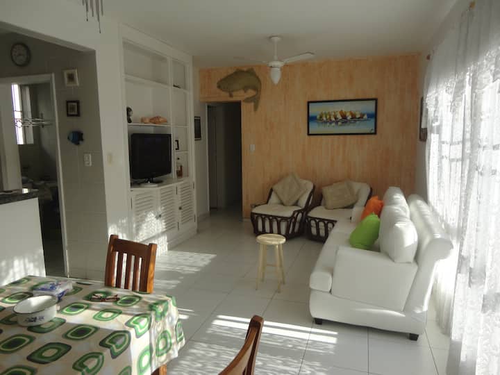 Apto Em Rua Tranquila, Ha Duas Quadras Do Mar. - Guarujá