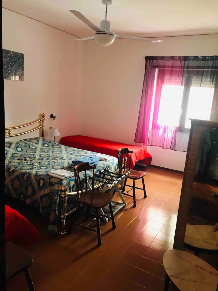 Centro Di Napoli In20min.appart 45mq: Myrta's Room - Nápoles