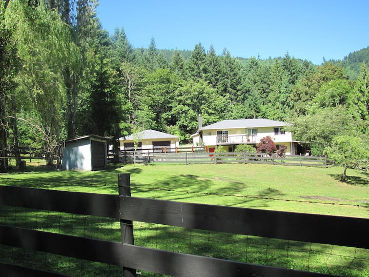 Serene & Rustic, Rural Living Experience - Duncan