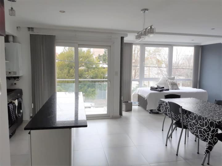 Modern Apartment Near City Center - Centenario