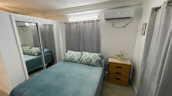 Agradable Apartamento Con Estacionamiento Gratuito - Tampa, FL