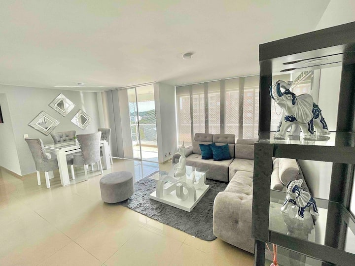 Lujoso Apartamento En Ciudad Jardín - Cali