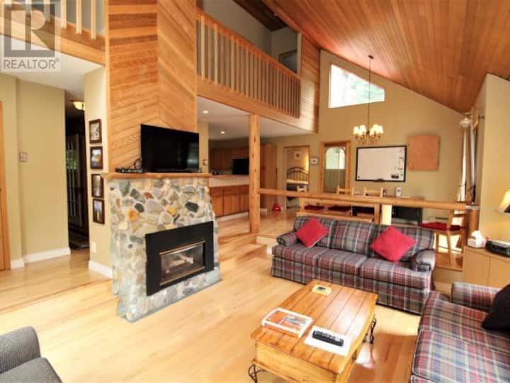 Cozy Chalet W Hot Tub 15 Mins From Manning Park - 