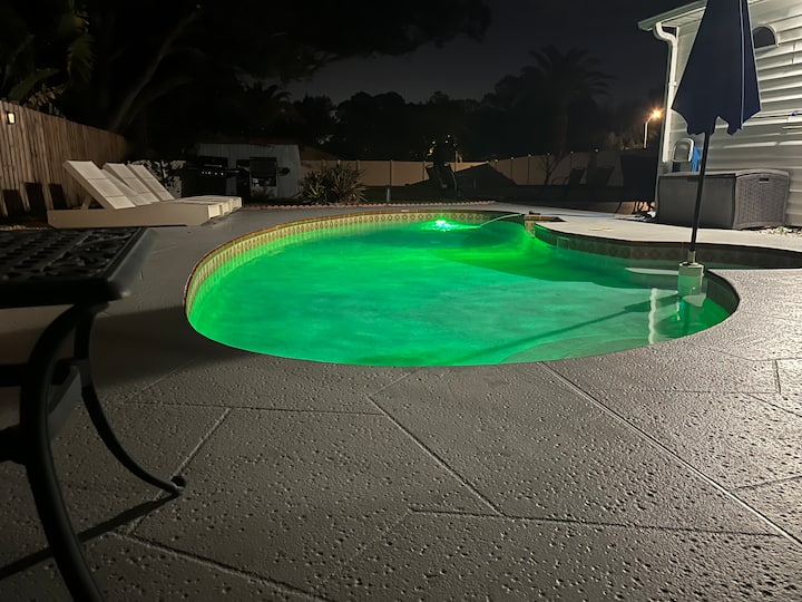 Hot Tub, Heated Pool, 2 Master Suites, Beach - Clearwater, FL