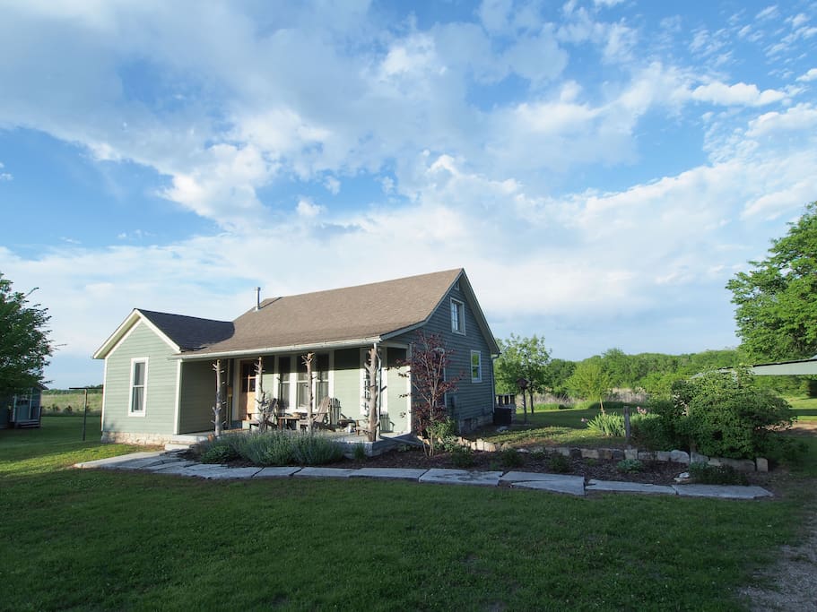 Very Private Prairieside Cottage - Houses for Rent in Matfield Green ...