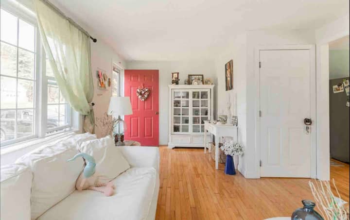 Dreamcatcher Harwich Cape Cod.
Room In Home Only - Harwich, MA