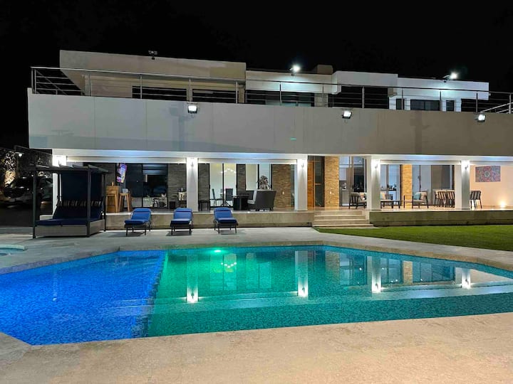 Espectacular Residencia Minimalista "Casa Palmira" - Cuernavaca