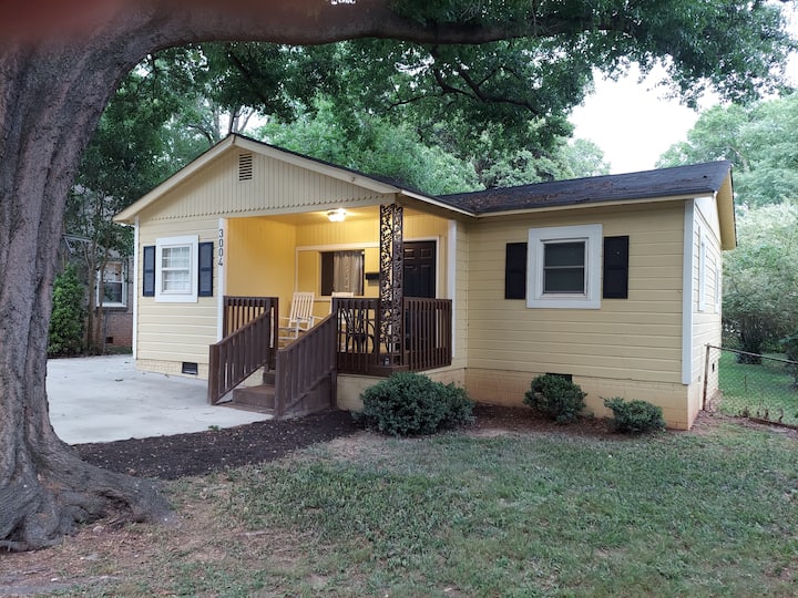 Mello Yellow: Enderly Park Just Min To Downtown - Charlotte Douglas Airport (CLT)