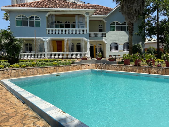 Nice Room With Pool Next To Kcc - Kigali