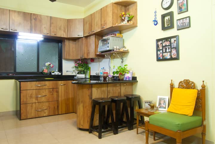 Private Room In Buzzing Bandra - Mumbai