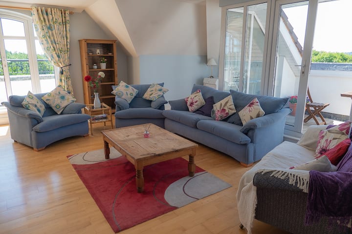 Spacious Penthouse Apartment Overlooking Galway - Galway