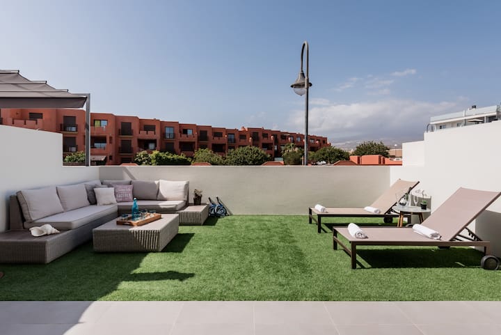 Surfer's Beach Apartment With Backyard Lounge - El Médano