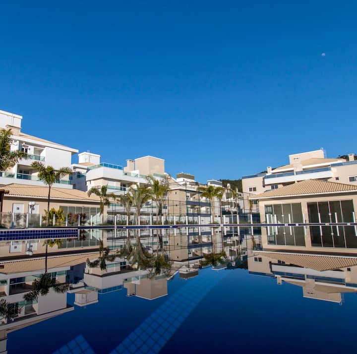 Apartamento Com 3 Suítes E Piscina - Florianópolis