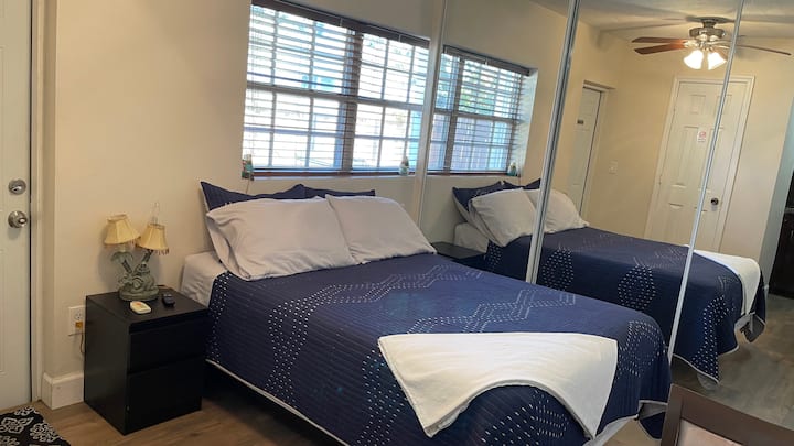 Studio Near Miami Airport For Two - 하이얼리아