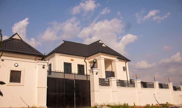 1 Bedroom Apt Vacation Home With 24hrs Security - Ibadan