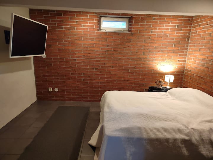 Talon Alakerta Sisäänkäynnillä - Tampere
