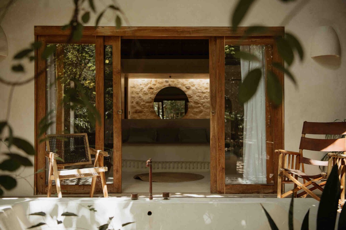 Jungle vibe/outdoor bath/ pool/ fast WiFi (6 of 9) - Huts for Rent in ...