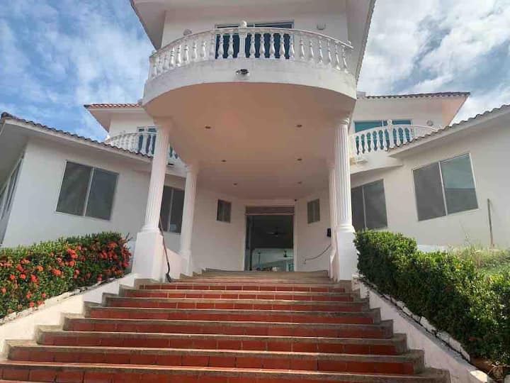 Casa De Campo Leon - Carmen de Apicalá