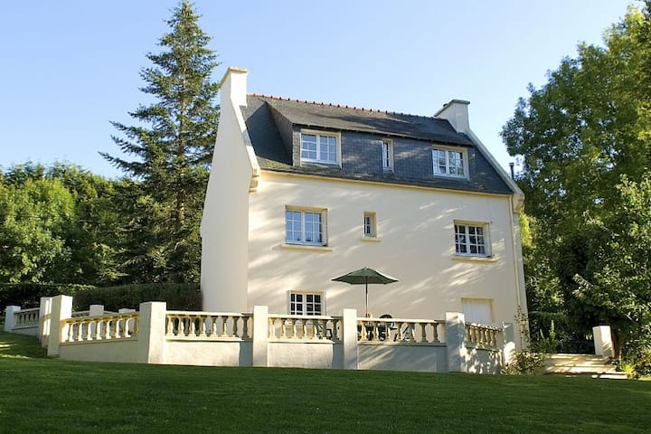Large House & Garden, Starlink Wifi  Near Carhaix - Locarn