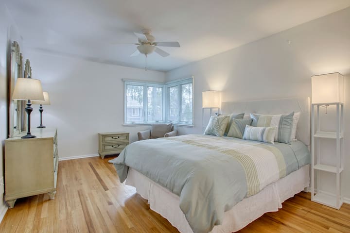 The Garden House 3br/2ba Minutes From Uiuc&stadium - Urbana, IL