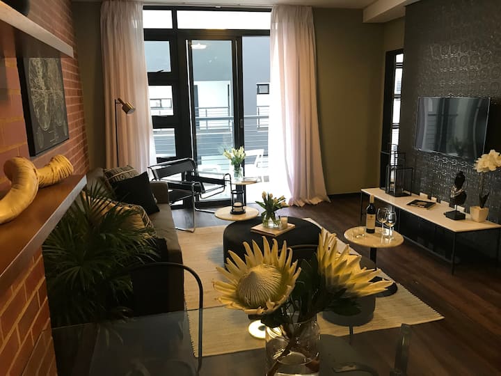 Modern 2bed 2bath Self Catering Apartment,rosebank - Johannesburg