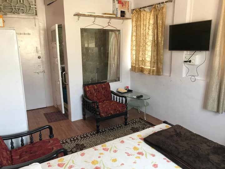 Colaba Holiday Rentals & Homes - Colaba, Mumbai, India | Airbnb