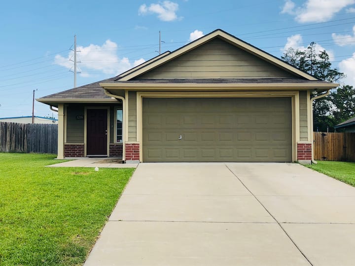 Aggie Home With A Large Yard - Bryan, TX